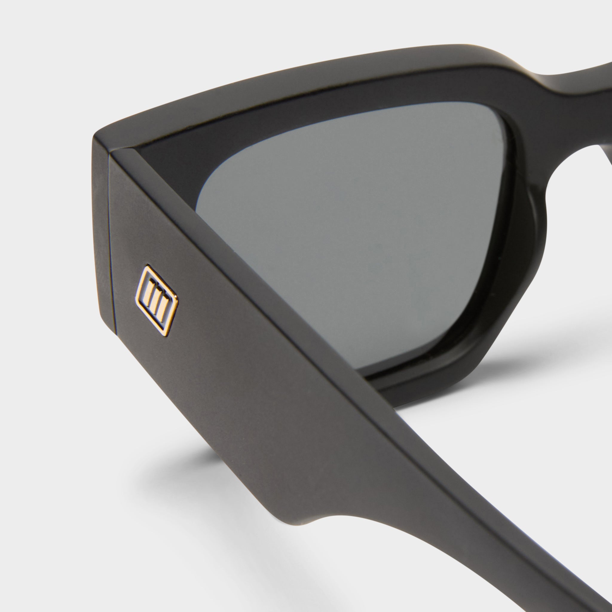 Atlantis Matte Black Polarised Uni-Sex Rectangle Sunglasses | Le Specs